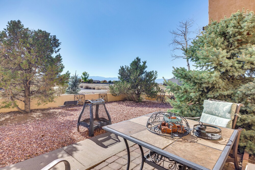 Mtn Views & Private Courtyard: Home In Pueblo West - Pueblo West, CO