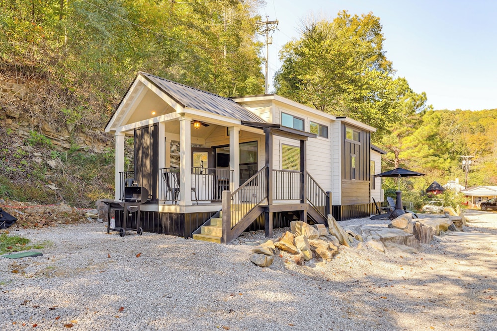 Deck, Grill & Fishing Pond: Modern Cookeville Gem - Monterey, TN