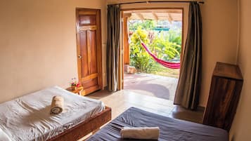 Quarto Quádruplo Familiar, lanai (alpendre havaiano), vista parcial para o oceano | Wi-fi grátis, roupa de cama fornecida