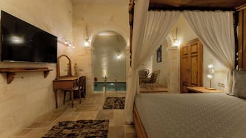 Romance Suite | Frigobar, cofres nos quartos, individualmente decorados