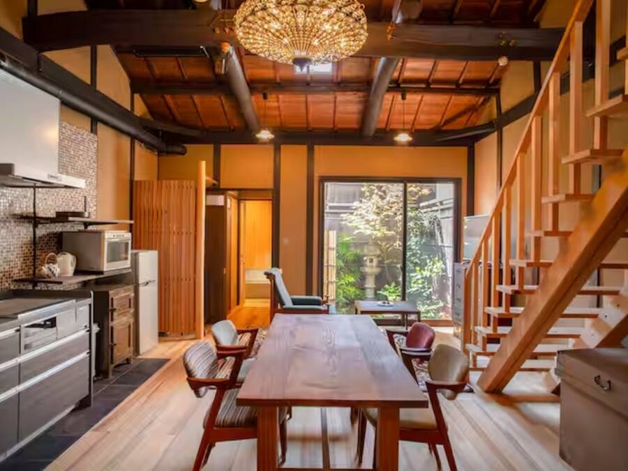 Casa de Férias Clássica, várias camas, vista para o jardim | Sala de estar | TV de ecrã plano