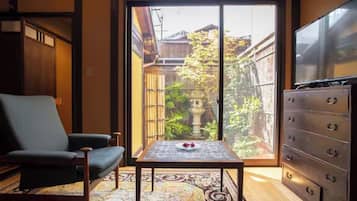 Casa de Férias Clássica, várias camas, vista para o jardim | 2 quartos, edredões de penas, secretária