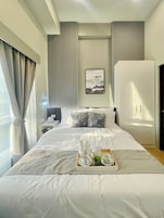 Estúdio urbano, 1 cama Queen, acesso à piscina, vista para a cidade | Individualmente decorados, individualmente mobiliados