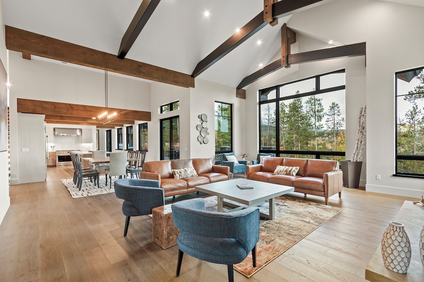 A Breck Escape: 5000sf Luxury Home W/ 3 Fireplaces, Outdoor Fire Pit & Hot Tub - Breckenridge, CO