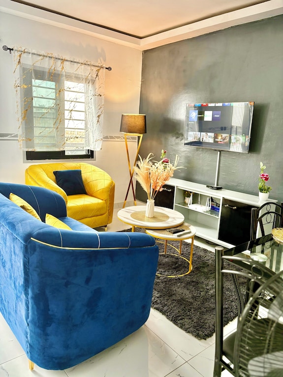 Appartement Meublé Et Chaleureux à Abidjan Proche De Plusieurs Commerces . - Abidjan