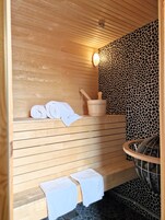 Quarto Duplo Deluxe, 1 cama king-size, casa de banho privativa, vista para o jardim | Minibar, Wi-fi grátis, roupa de cama fornecida 