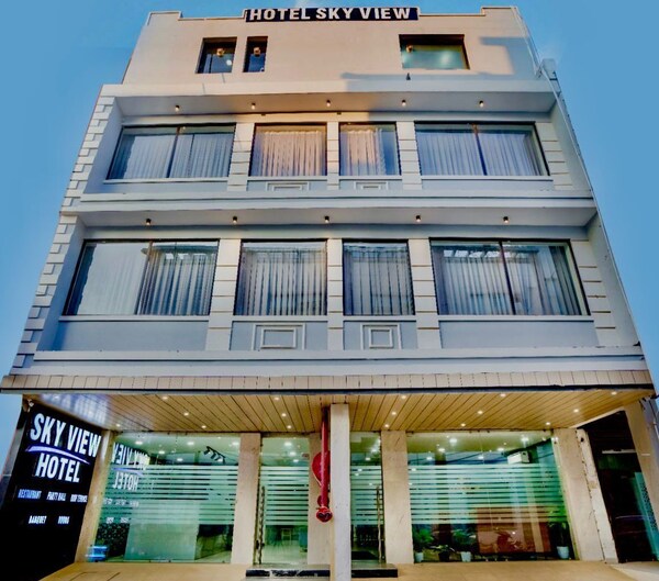 Hotel Sky View - Zirakpur, Chandigarh - Zirakpur