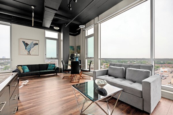 Bright Suites Finch West - Toronto