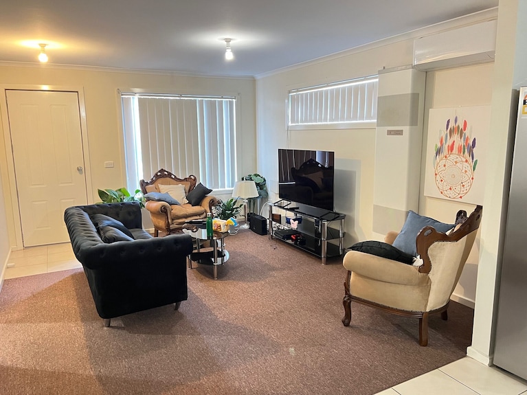 Quiet Abode With Convenience. 3 Large Bedrooms, Whole House. - Melton