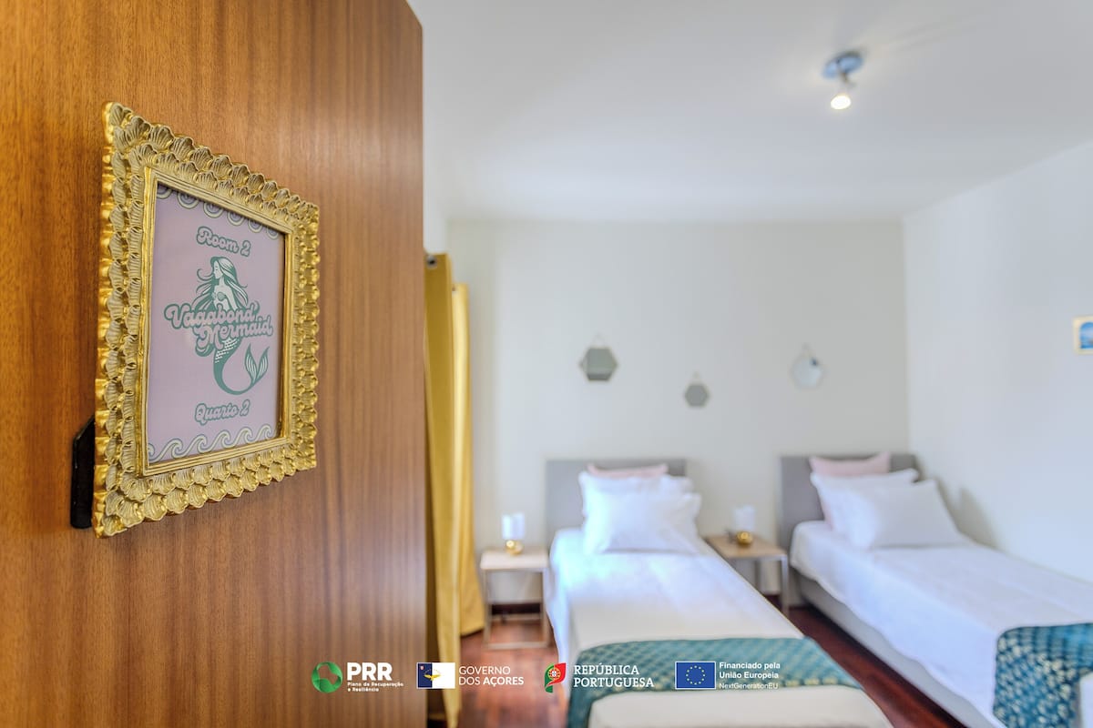 Wi-Fi de cortesia, roupa de cama