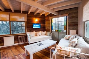 Apartamento standard | Área de estar | TV de tela plana