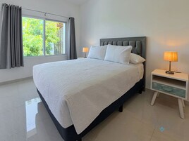 Apartamento, 1 quarto, vista para a piscina | Ferros/tábuas de passar roupa, Wi-Fi de cortesia