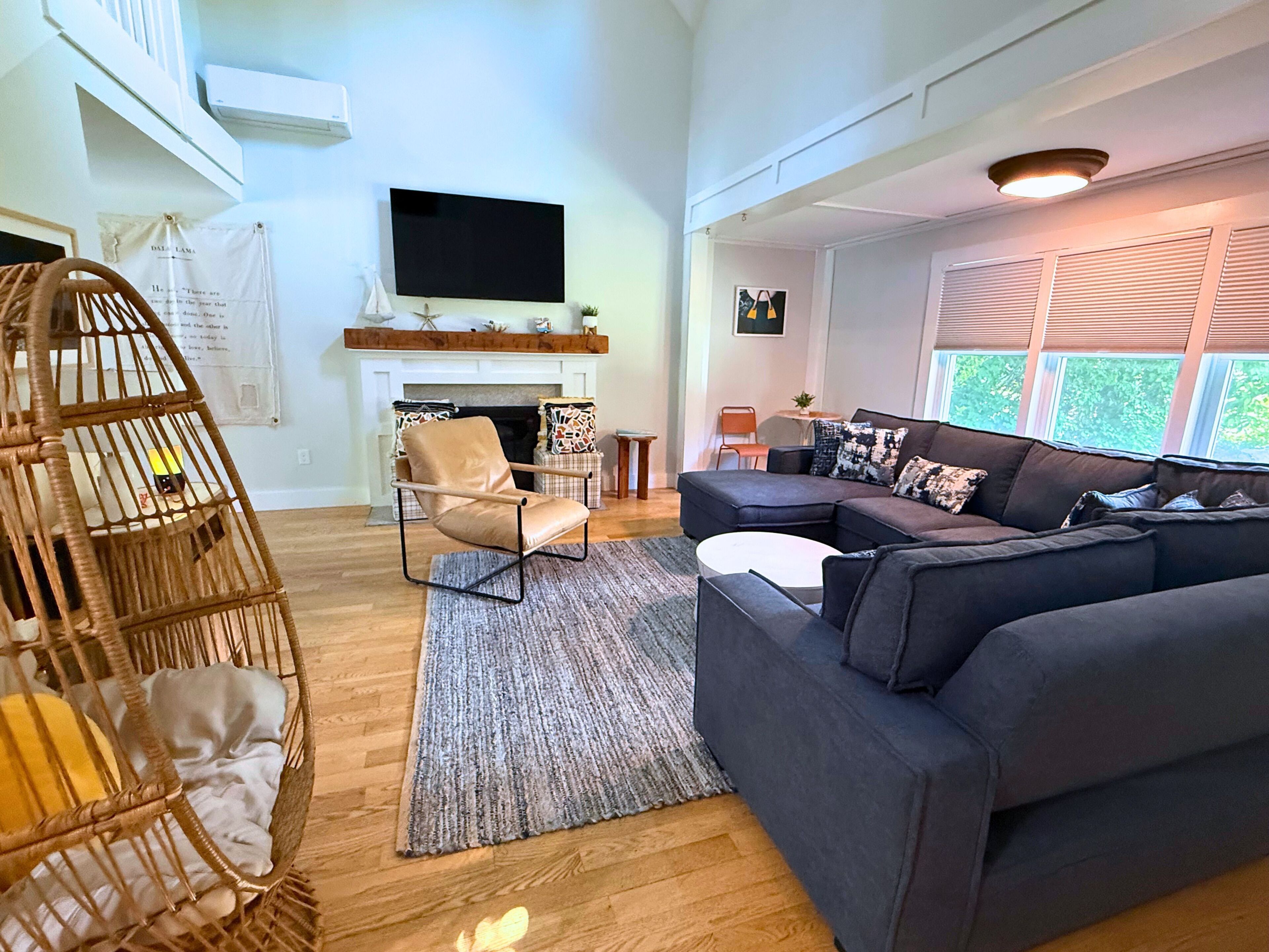 Walk To Long Sands Beach | Private Pool | Dogs Welcome | First-floor King Bedroom - Portsmouth, NH