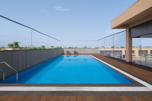 Piscina externa sazonal