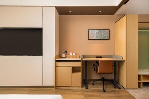 Quarto, 1 cama king-size, acessível | Quartos insonorizados, ferro/tábua de engomar