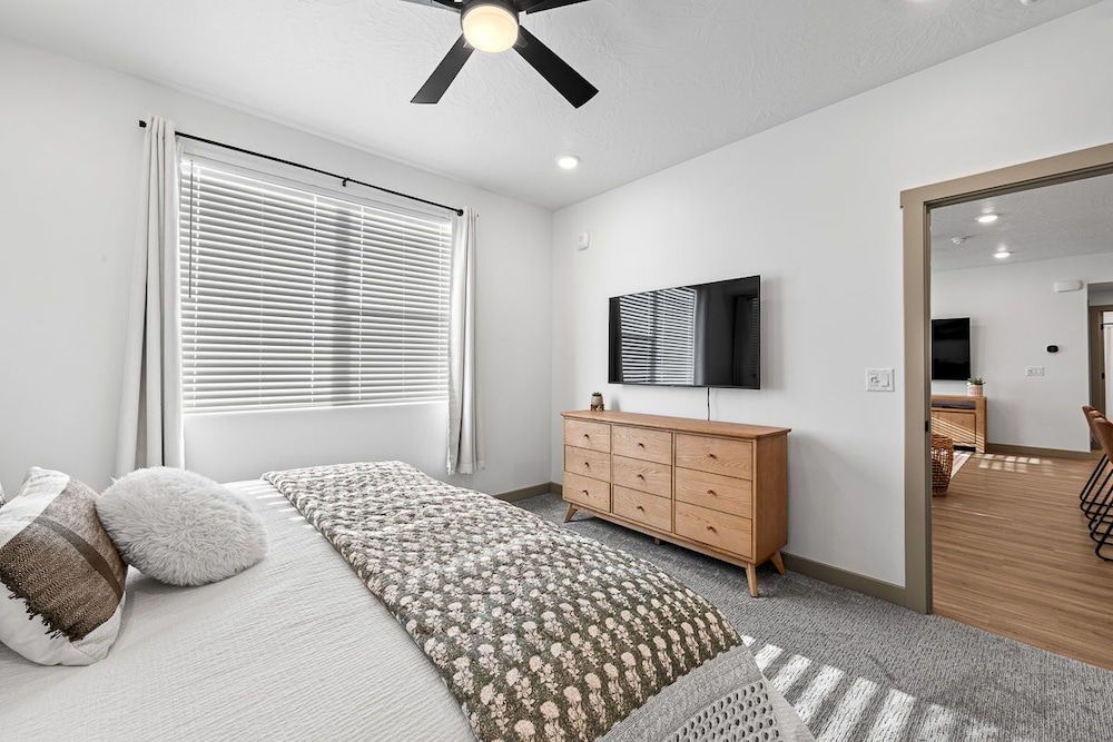 Your home base for your Southern Utah Adventure! Near Zion Nat. Park/St ...