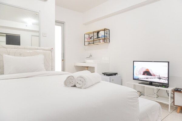 Good And Nice Studio At Green Bay Pluit Apartment - Jakarta