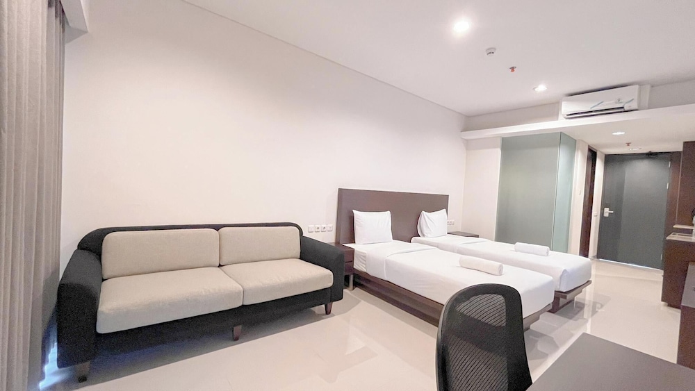 Elegant Studio (No Kitchen) Apartment At Skales Residence Nusa Dua Bali - Bali