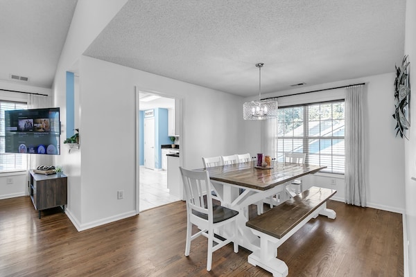 Modern 6br Haven W/ Playroom, Gym & Deck! 6 Bedroom Home - Cartersville, GA