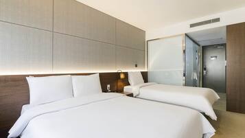 Quarto triplo luxo, vista para a cidade | Escrivaninha, espaço de trabalho para notebook, Wi-Fi de cortesia