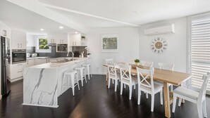 Casa família, sacada, vista para o oceano | Cozinha privada