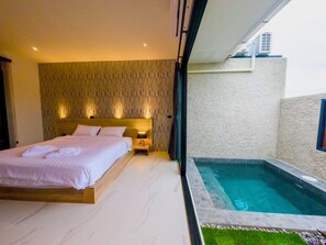 Superior Pool Villa | Escrivaninha, Wi-Fi de cortesia, roupa de cama