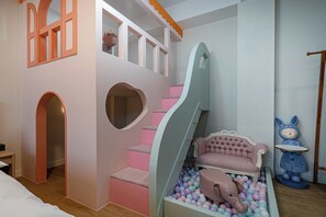 Cozyville - Ocean Kids Pool | Quartos à prova de som, Wi-Fi de cortesia, roupa de cama