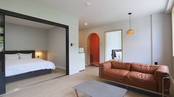 Main Building - Zenith Suite (2 rooms) | 1 quarto, quartos insonorizados, Wi-fi grátis, roupa de cama fornecida