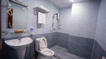 Um polibã, artigos de higiene pessoal grátis, um secador de cabelo