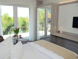 Quarto Duplo Superior, vista para o lago | 1 quarto, minibar, quartos insonorizados, Wi-fi grátis 