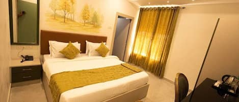 Quarto casal luxo, vista para a cidade | 1 quarto, Wi-Fi de cortesia
