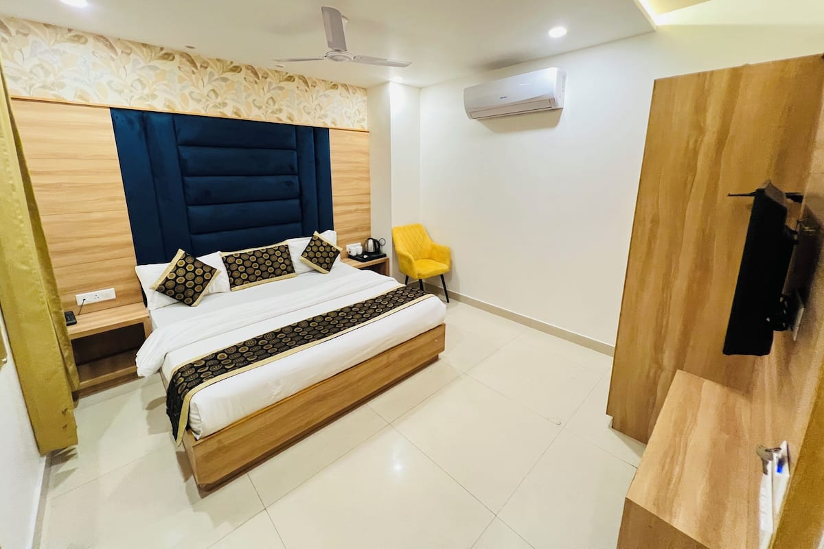 Quarto Deluxe | Roupa hipoalergénica, secretária 