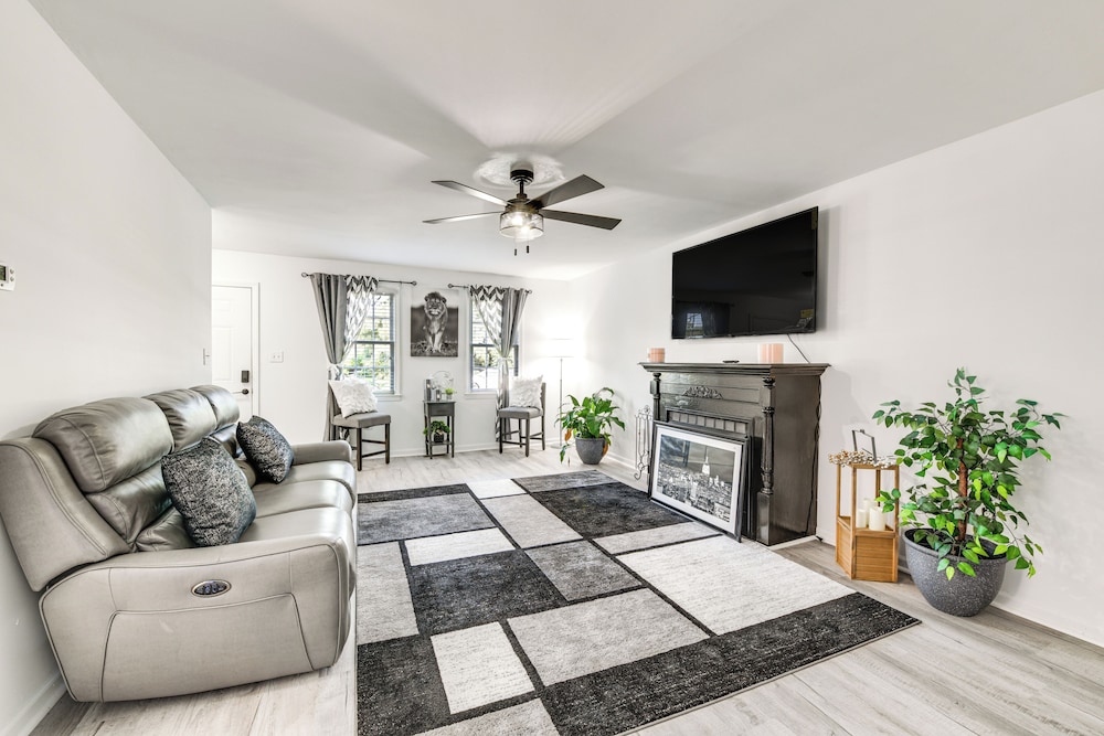 Richmond Home W/ Deck: 1 Mi To Richmond Raceway! - Richmond, VA