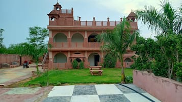 Quarto, vários quartos, fumadores, varanda | Jardim