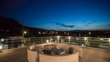 Apartamento Deluxe, vista para o mar | Terraço/pátio interior