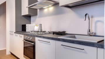 Dúplex | Kitchenette privada | Uma chaleira elétrica