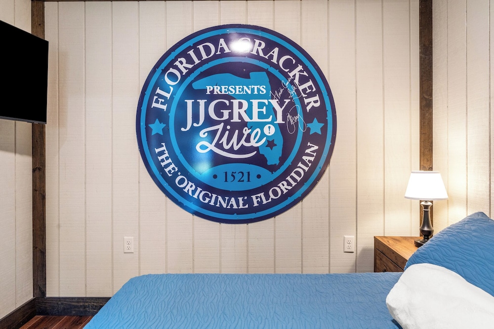 "The Florida Cracker "THE GREEN ROOM" READ our five stars review ...