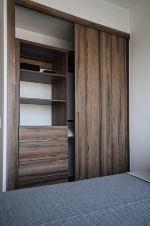 2 quartos, roupas de cama premium, edredons de pluma