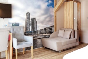 Quarto Standard | Camas de colchão viscoelástico, secretária 