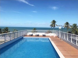 Apartamento superior | Piscina | Piscina externa, espreguiçadeiras