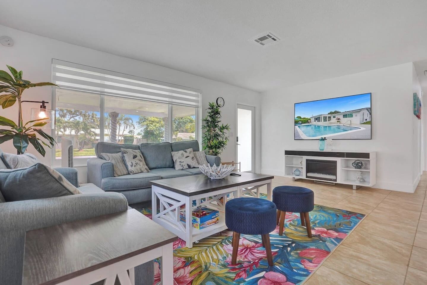 Coastal Breeze Retreat - Pembroke Pines, FL