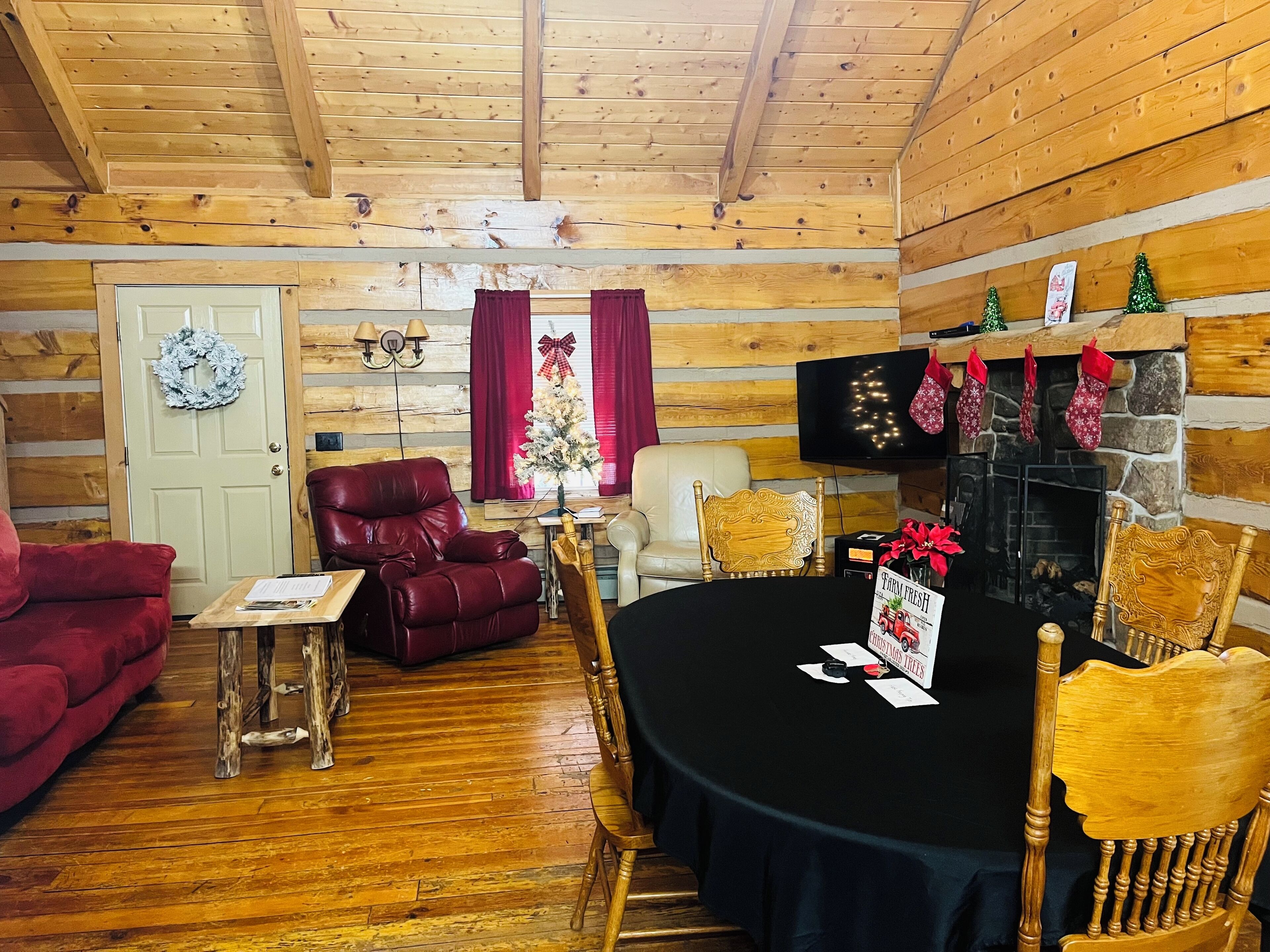 Charming 3-bedroom 5 Bed Hottub Cabin Wifi In Scenic Seneca Rocks West Virginia - Seneca Rocks, WV