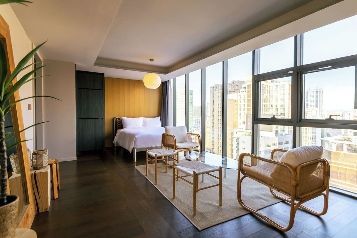 Suite Júnior | 1 quarto, cofre no quarto, ferro/tábua de engomar, Wi-fi grátis