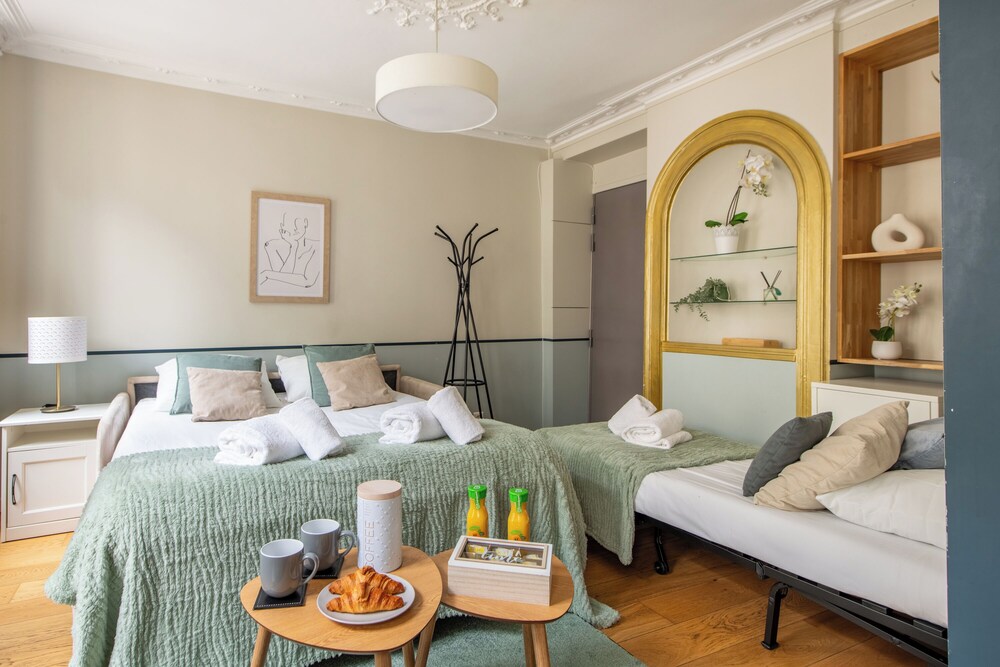 Elegant studio only 1 minute away from the Place de la République ...