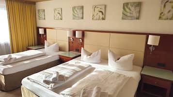 Quarto Triplo Clássico, não fumadores | 1 quarto, cofre no quarto, secretária