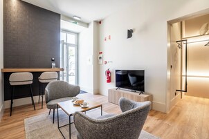 Apartamento Comfort | Sala de estar | Televisor 
