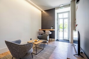 Apartamento Comfort | Sala de estar | Televisor