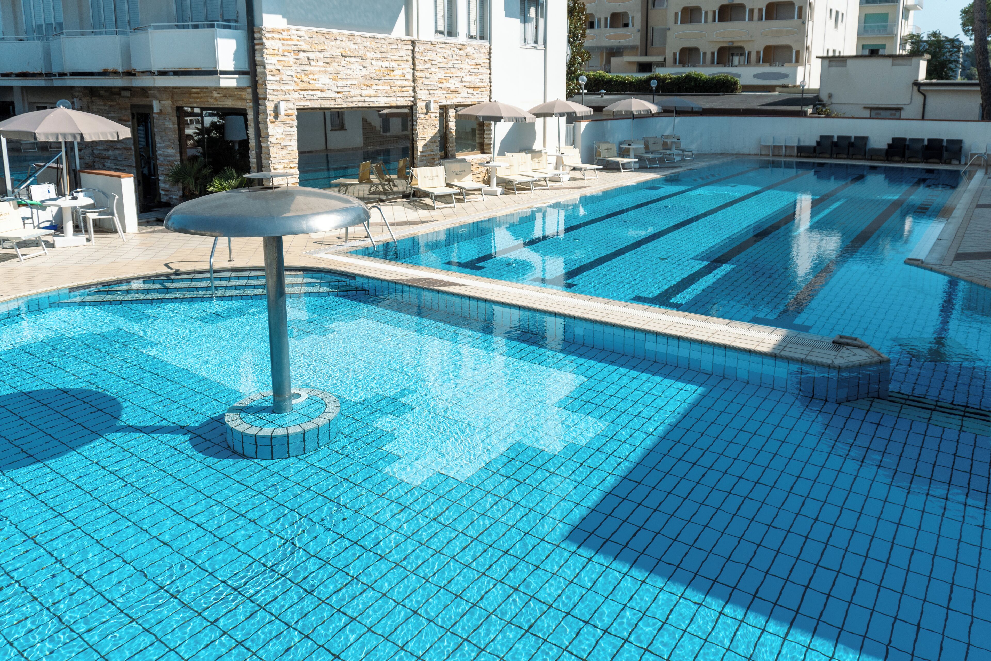 Piscina externa sazonal