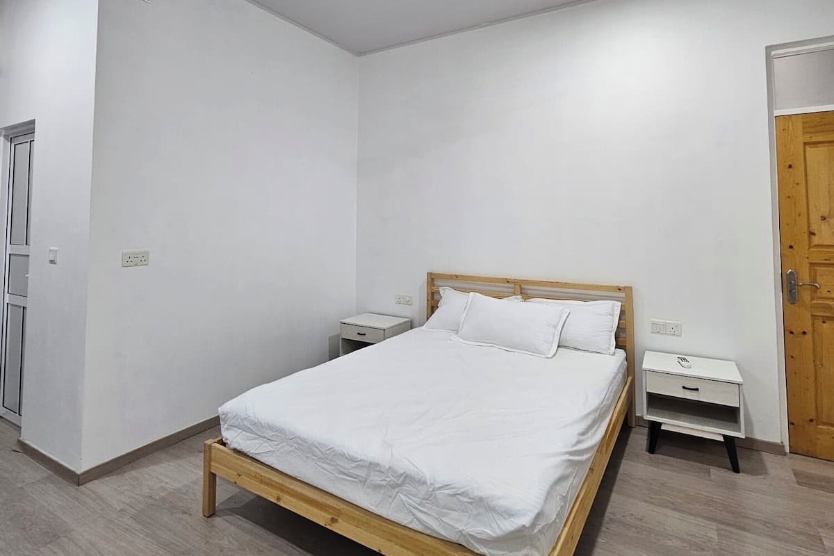 Quarto Duplo Standard | Secretária, ferro/tábua de engomar, Wi-fi grátis