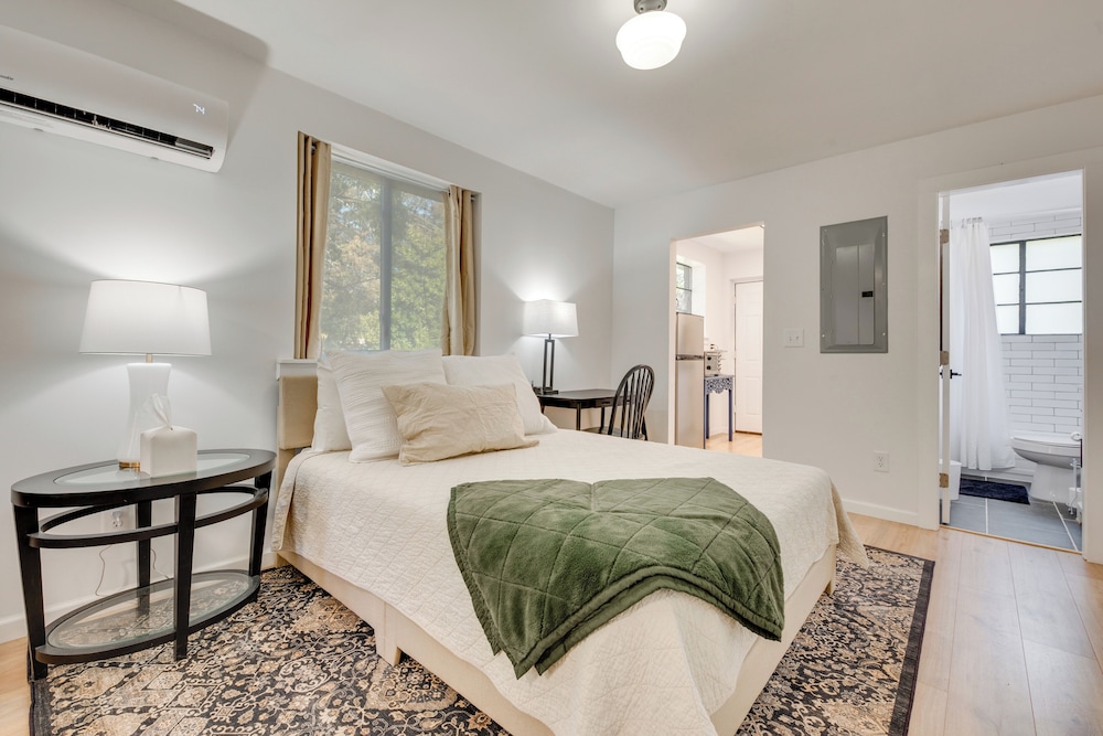 2 Mi To East Atlanta Village: Cozy Studio W/ Porch - アトランタ